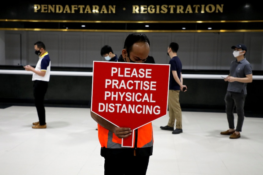 Malaysia locks down for a third time as coronavirus cases surge - ABC News Malaysia locks down for a third time as coronavirus cases surge - ABC News