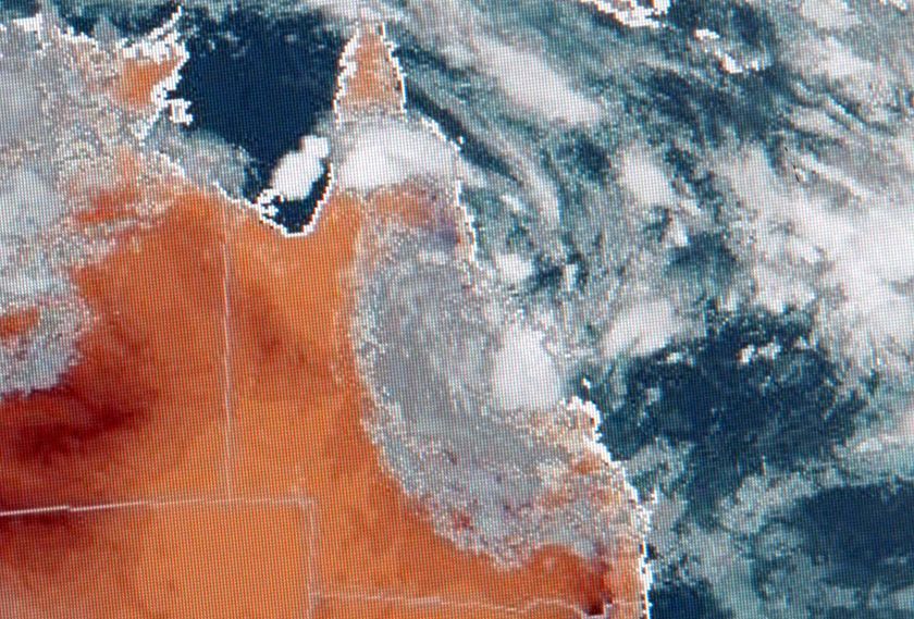 Flash flooding hits N Qld - ABC News
