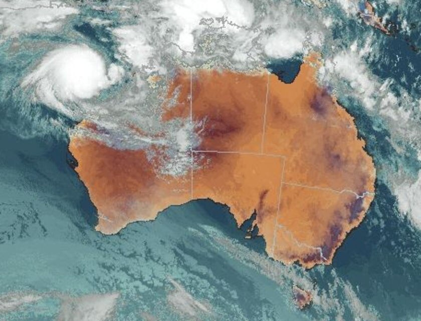 Cyclone advances towards WA coast - ABC News