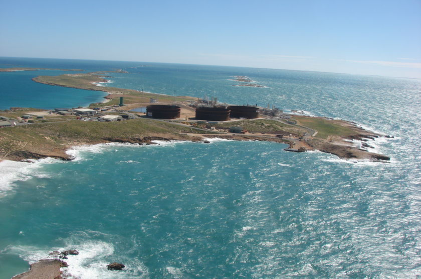 Energy Minister Bill Johnston plays down fears over gas leak at Santos ...