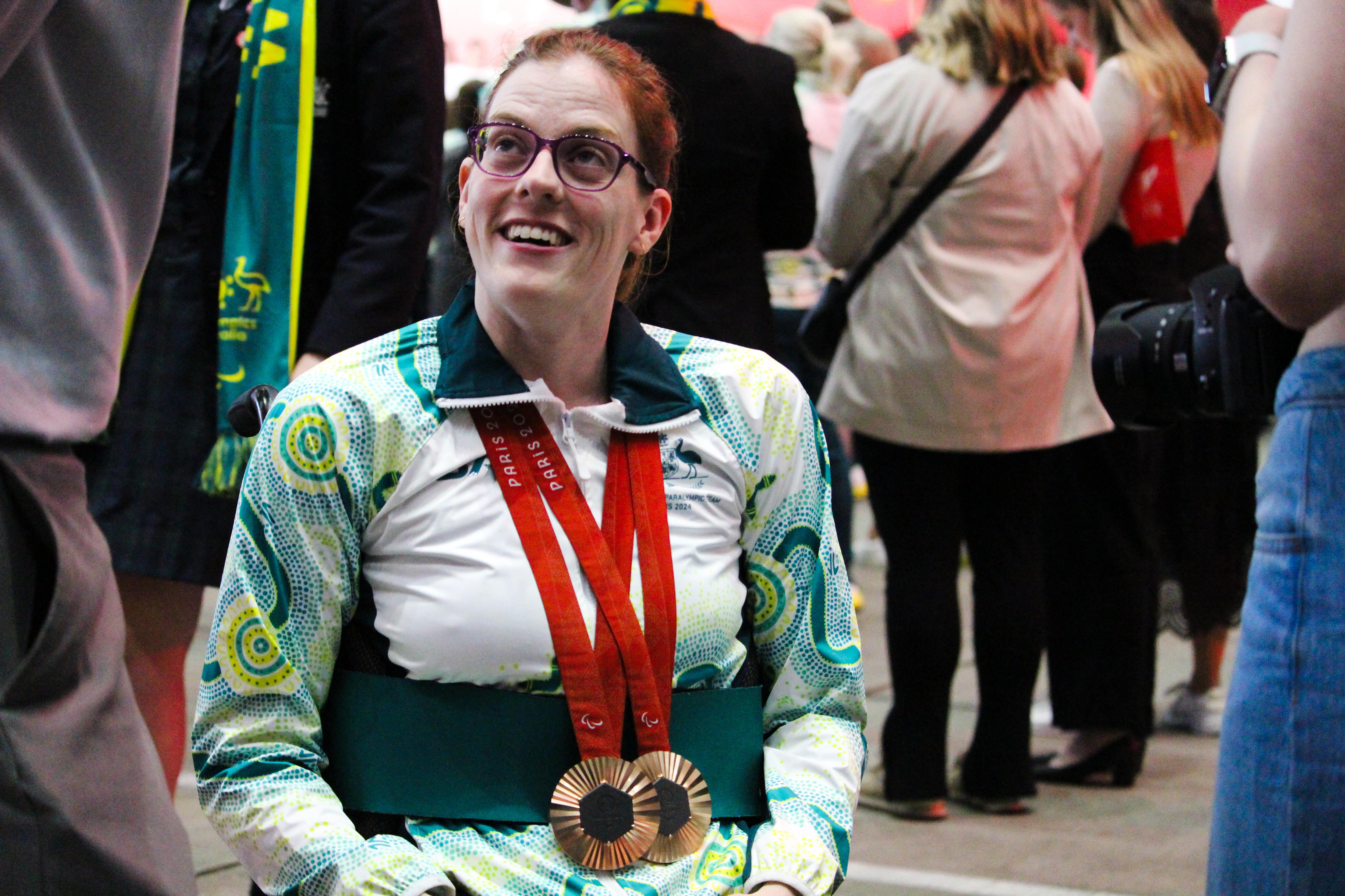 Australian Paralympic team arrives in Sydney after winning 63 medals at ...