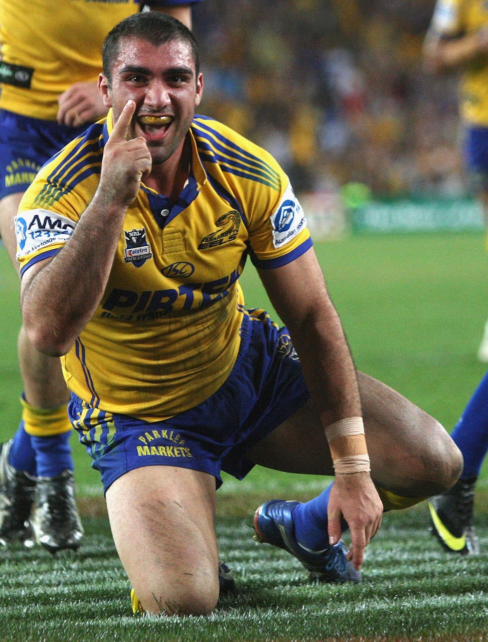 Tim Mannah signs new three-year NRL deal with Parramatta - ABC News