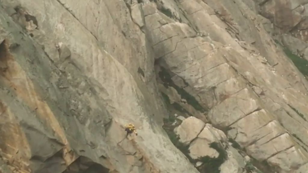 Footage of dramatic rescue after man becomes stuck on cliff - ABC News
