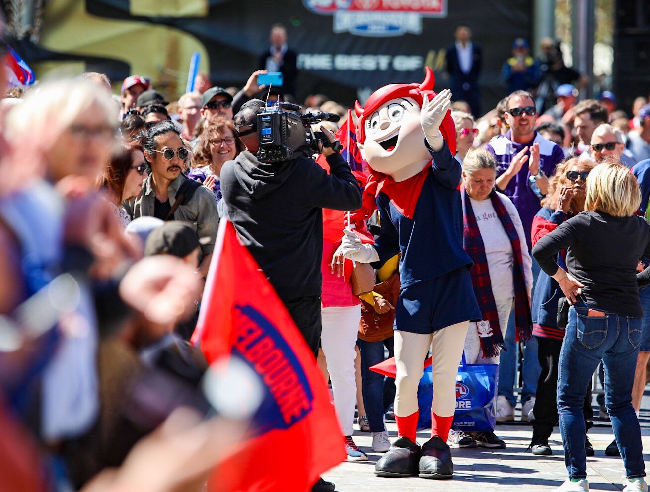 Thousands of fans attend 'people's parade' in Perth's CBD ahead of AFL ...