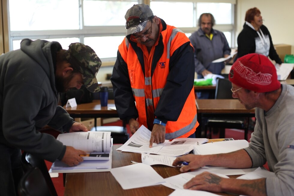 Indigenous students study for mining career - ABC News
