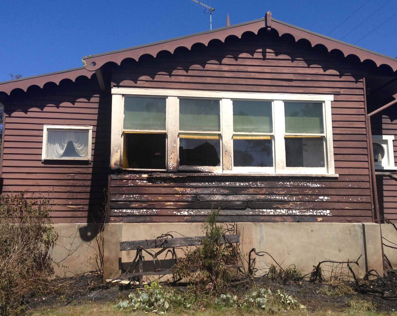 St Helens bushfire: Residents evacuated by boat after homes threatened ...