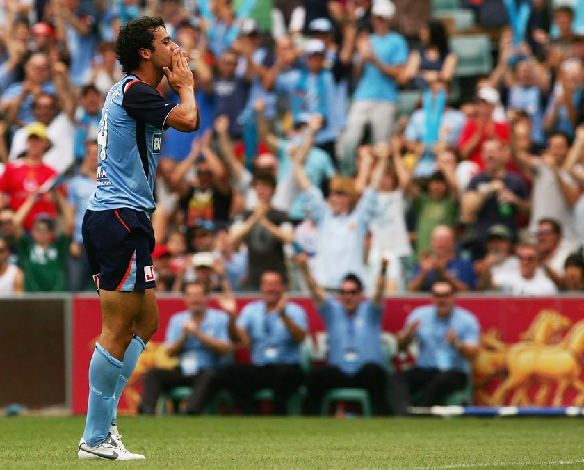Alex Brosque returns to Sydney FC for next two A-League seasons - ABC News