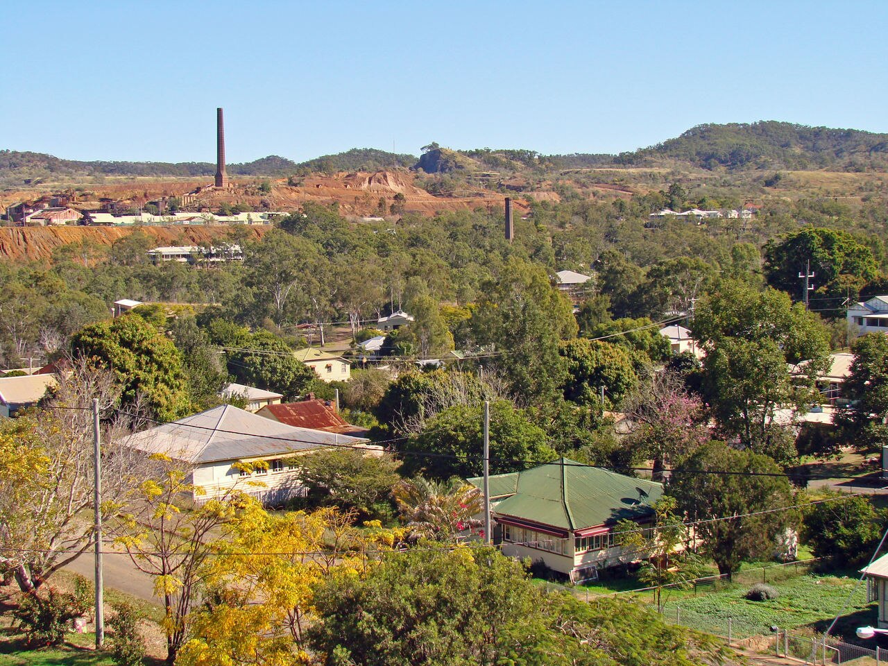 Woman flees violence in Mount Morgan - ABC News