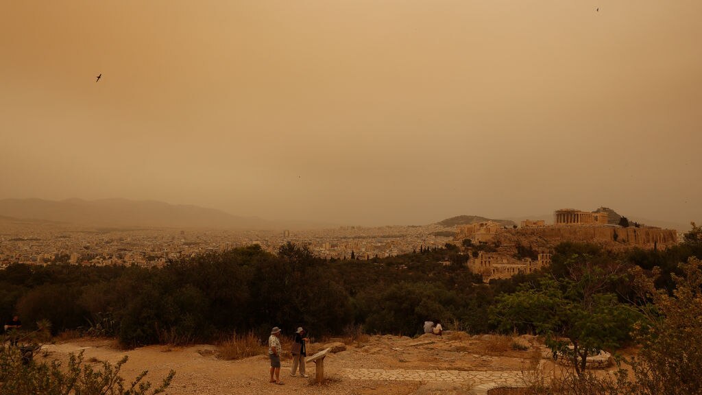 Skies in Athens turn orange following dust storm in Africa's Sahara ...