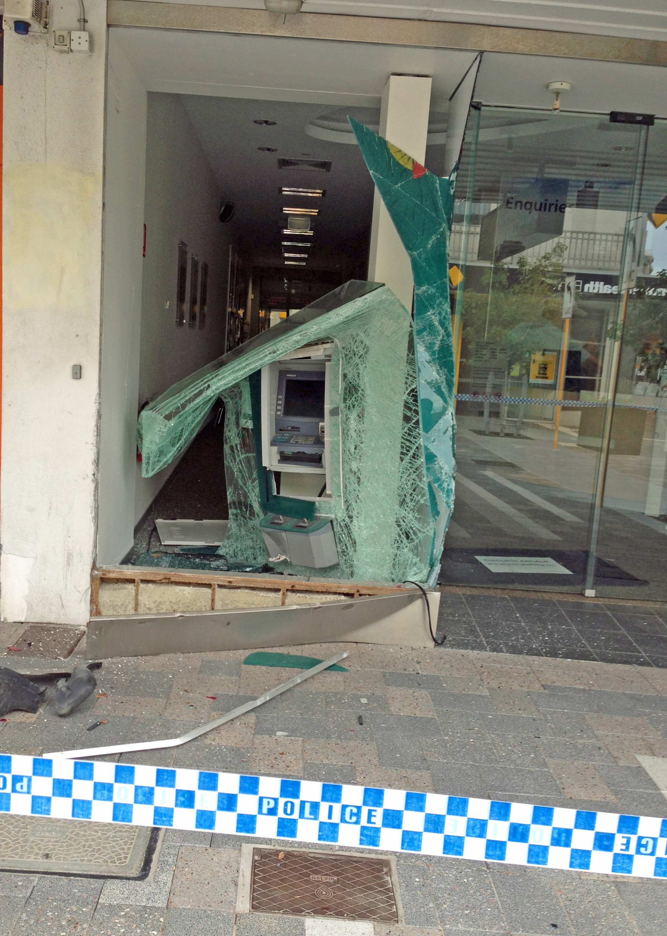 Thieves attempt to pull ATM from wall in Claremont - ABC News