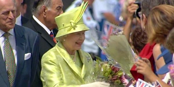 Queen welcomed in Sydney - ABC News
