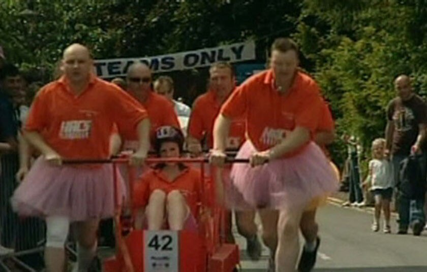 Bed racers take it lying down - ABC News