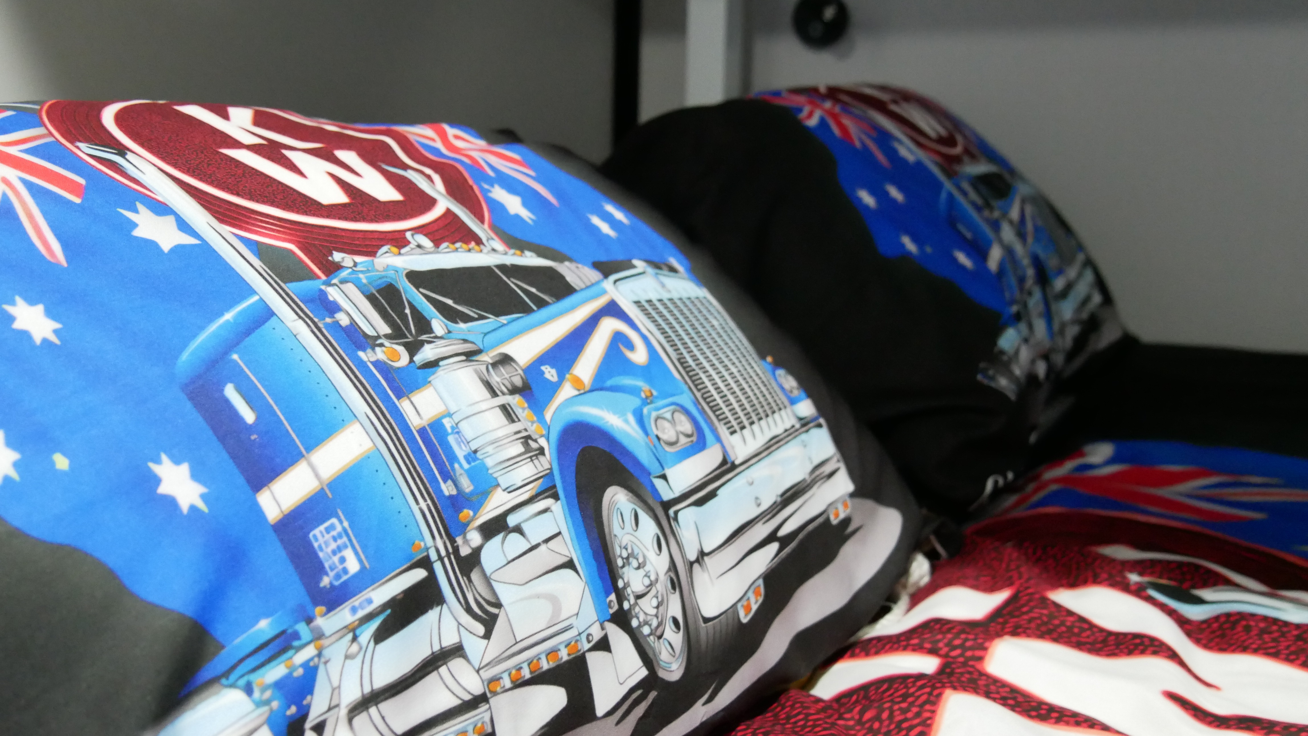 Glen Lewis celebrates his 60th birthday by doing a lap of Australia in ...