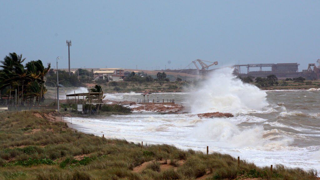 Storm surge at Port Hedland - ABC News
