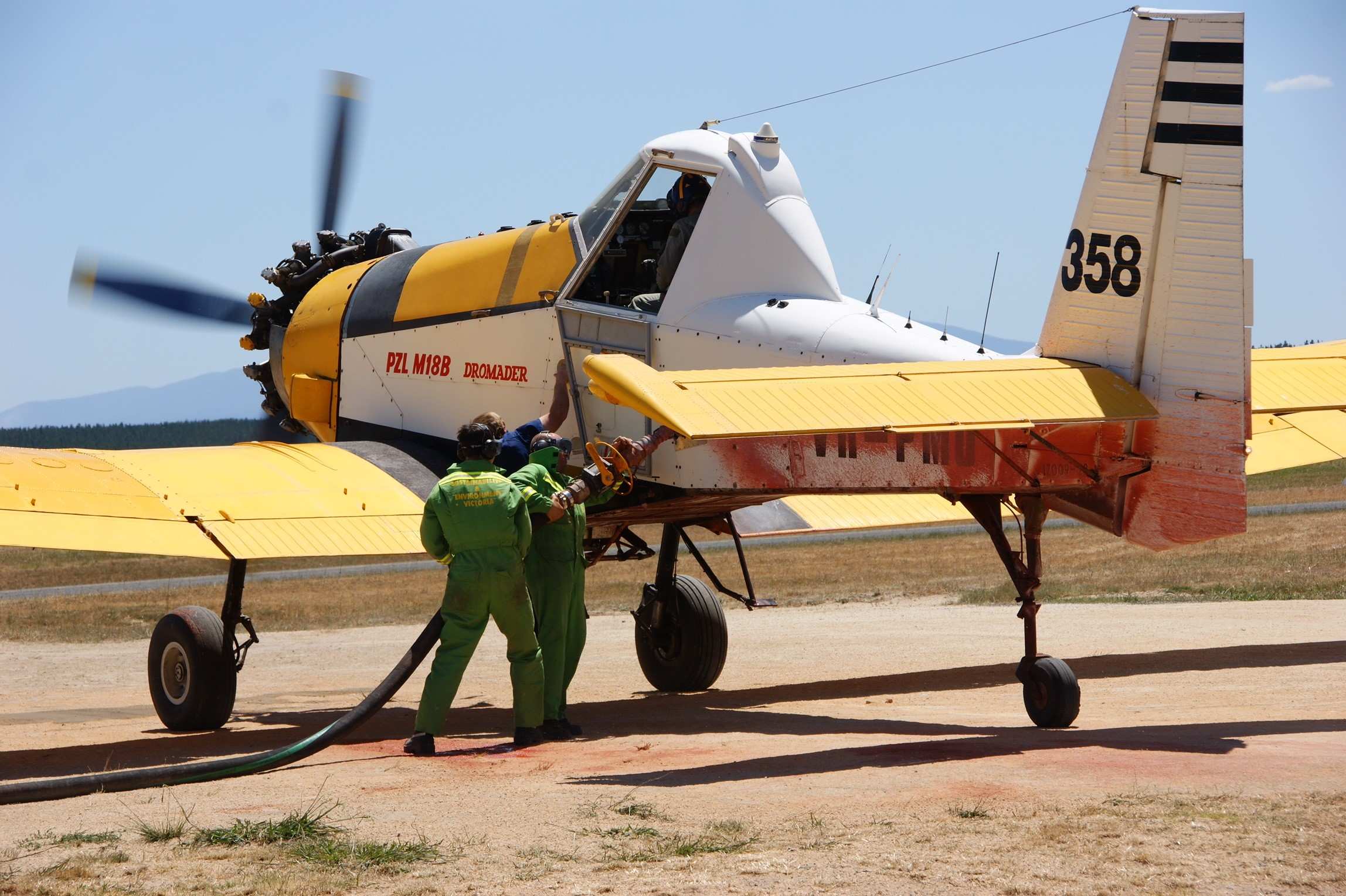 Firebombers to fly at night in Australian-first trial to tackle fires ...