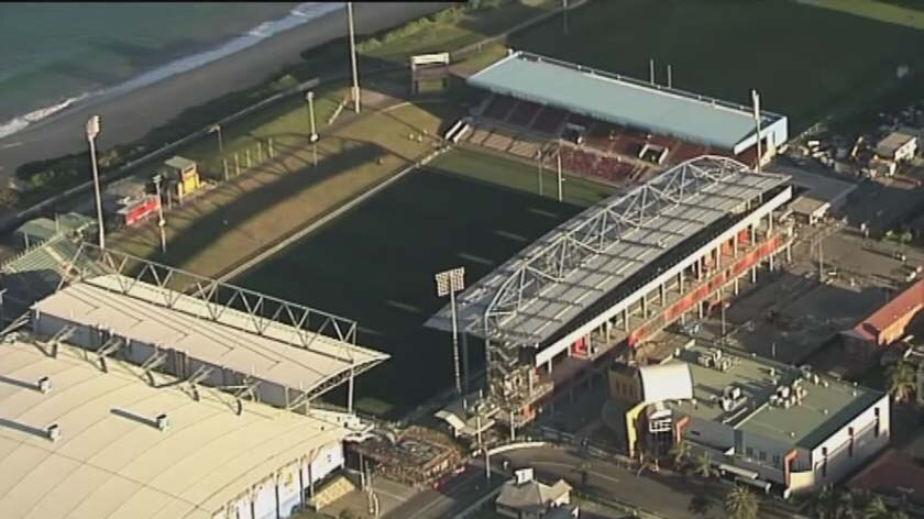 Strong winds could collapse NRL stadium - ABC News