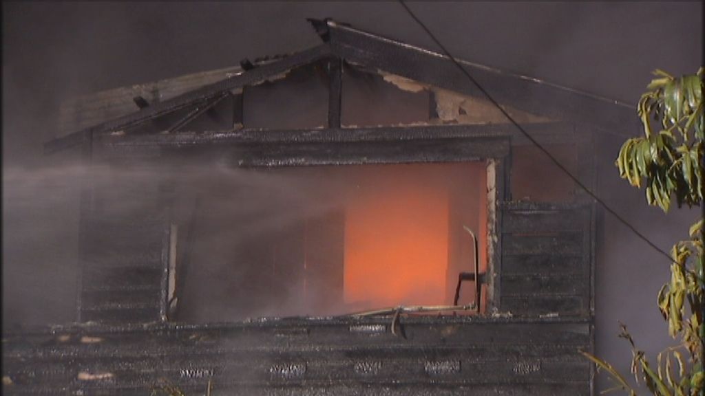 Students escape Brisbane share house fire - ABC News