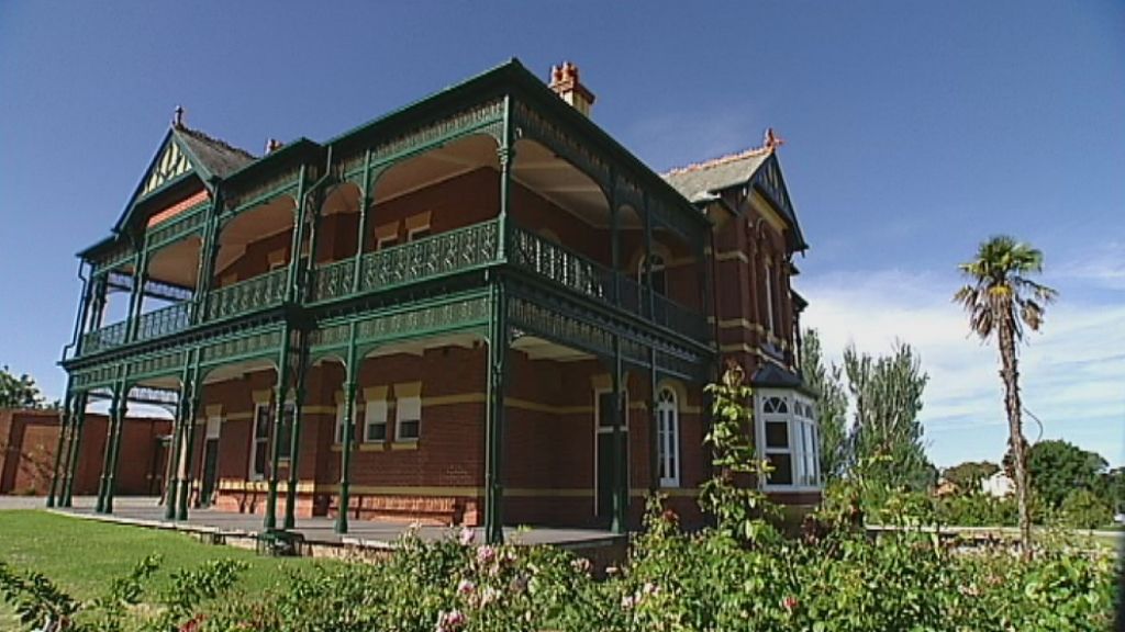 Coming home to Bundoora - ABC News