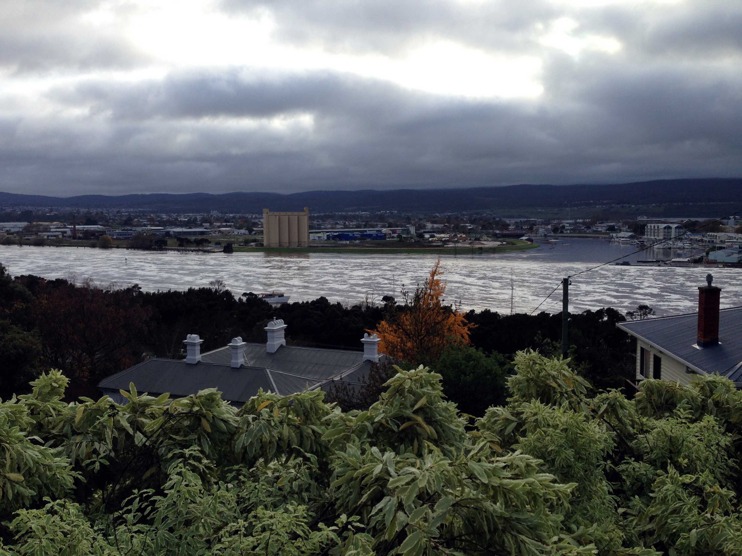 Damage toll mounts with eight rivers still in flood in Tasmania - ABC Radio