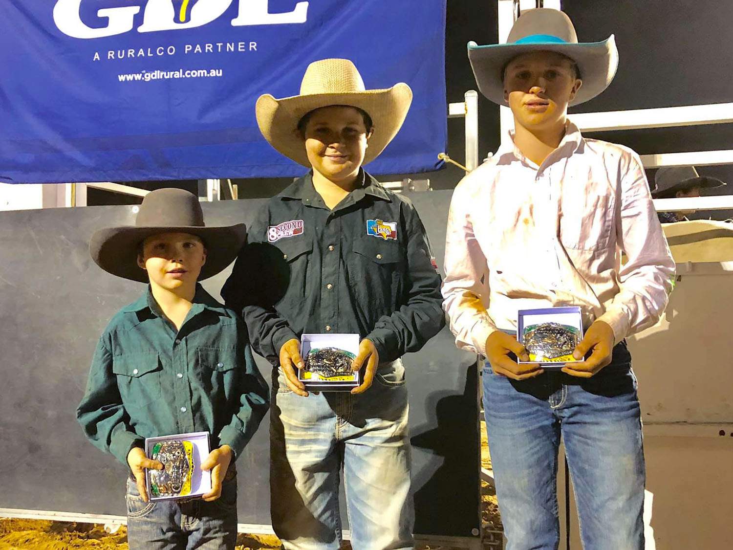 Cowgirl Riley O'Dell beats the boys to junior bull ride buckle, has Las ...