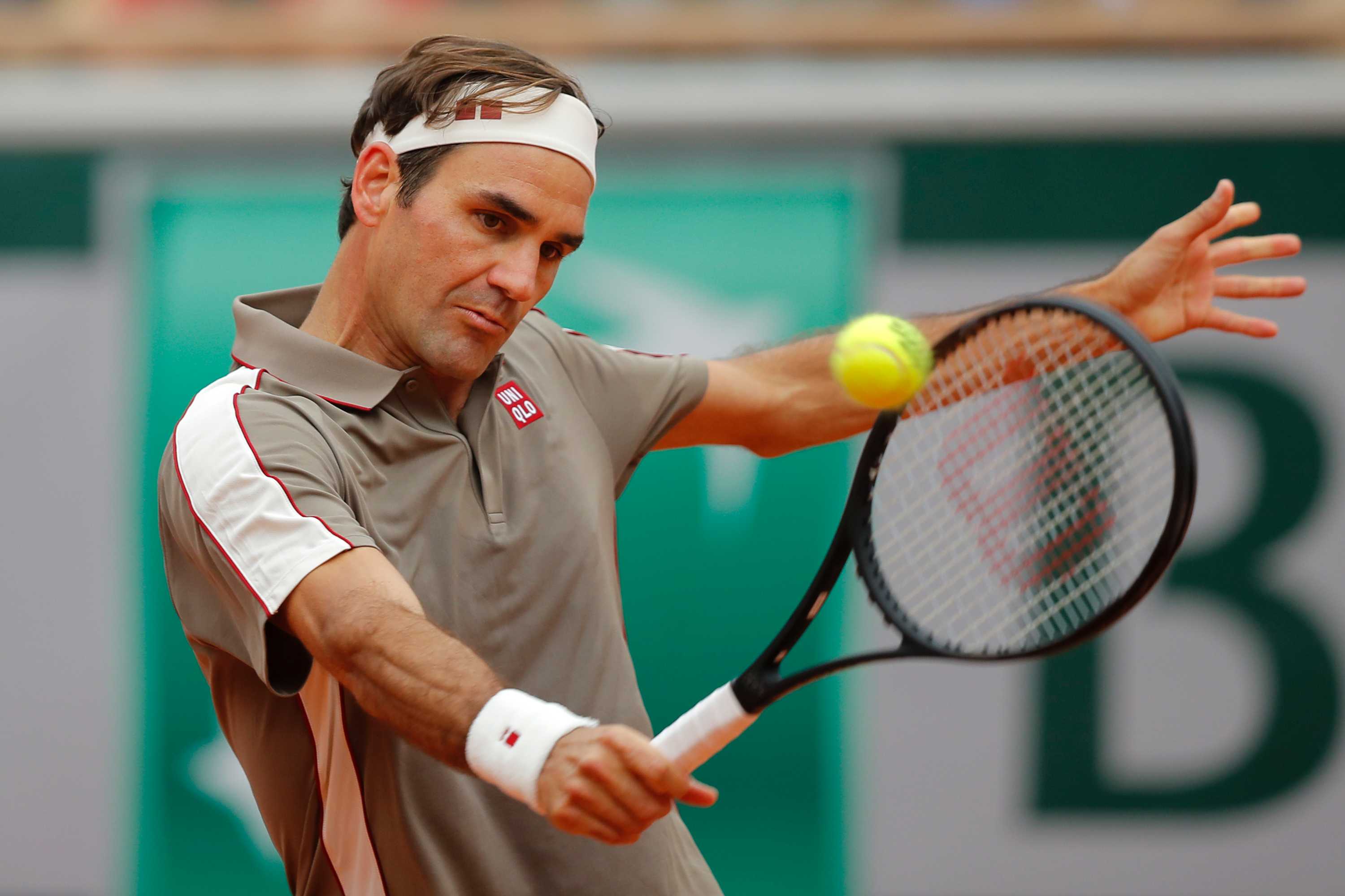 Roger Federer wins on French Open return, Angelique Kerber falls in ...