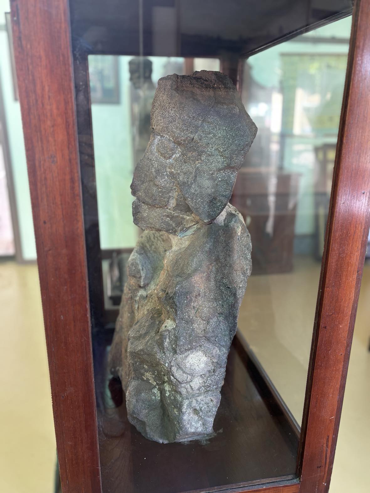 'Gympie Ape' statue found in paddock baffles museum visitors 60 years ...