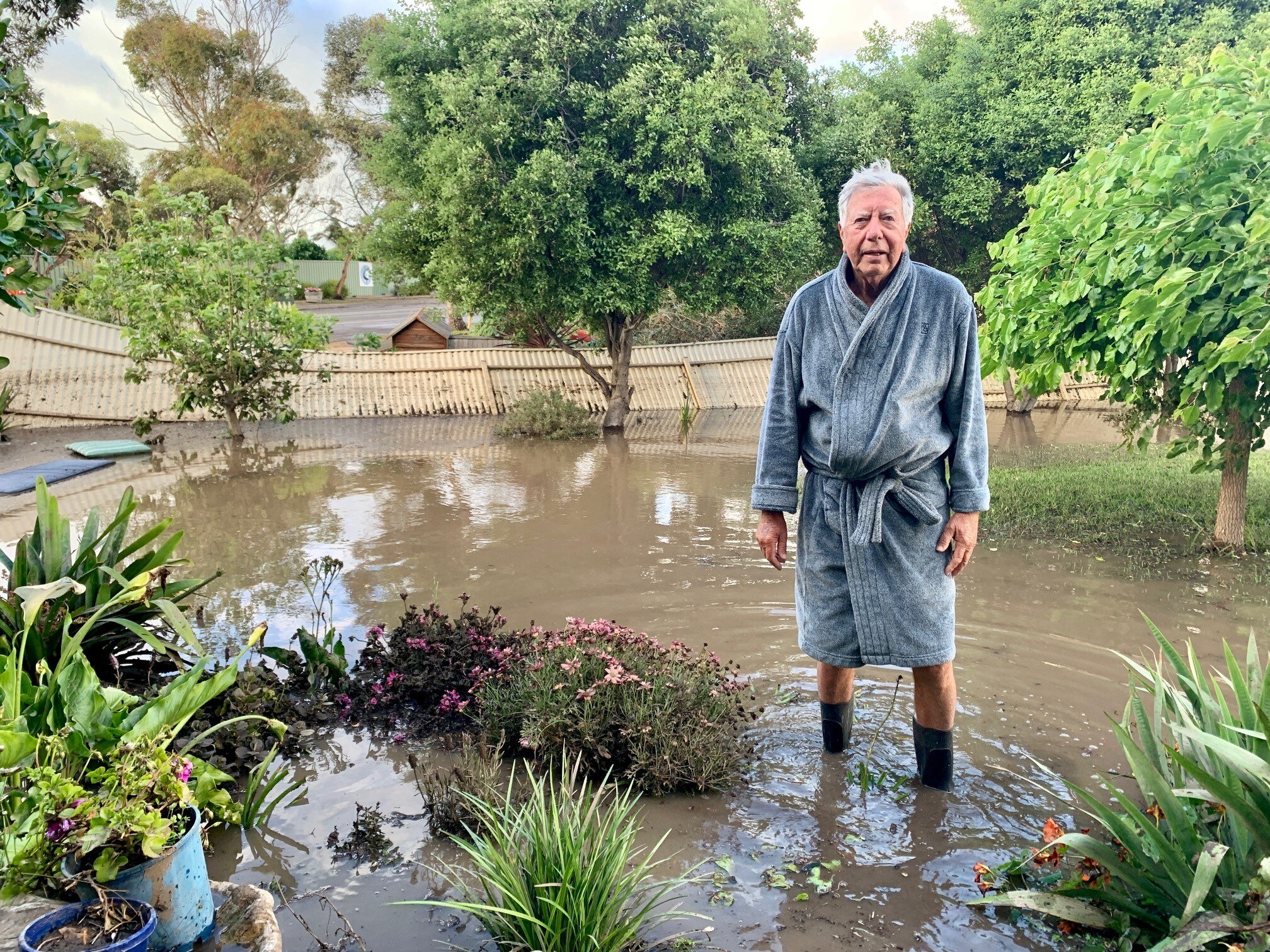 Middleton residents begin clean-up after flash flood inundates homes ...