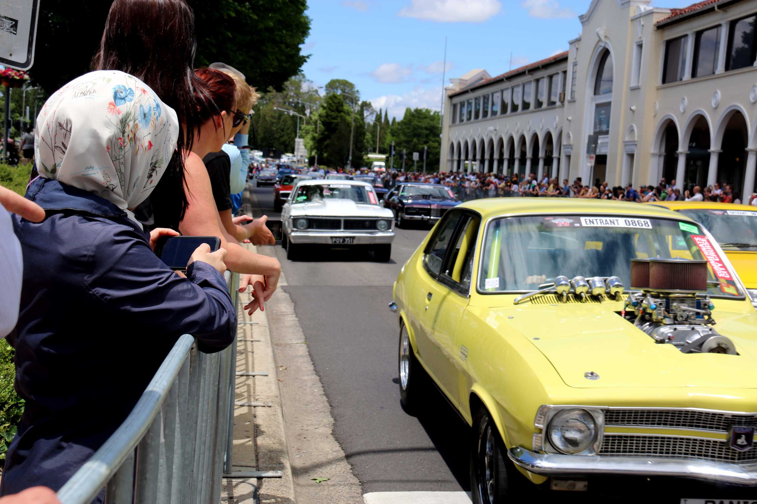 Summernats: Thousands of rev heads converge on Canberra for start of ...