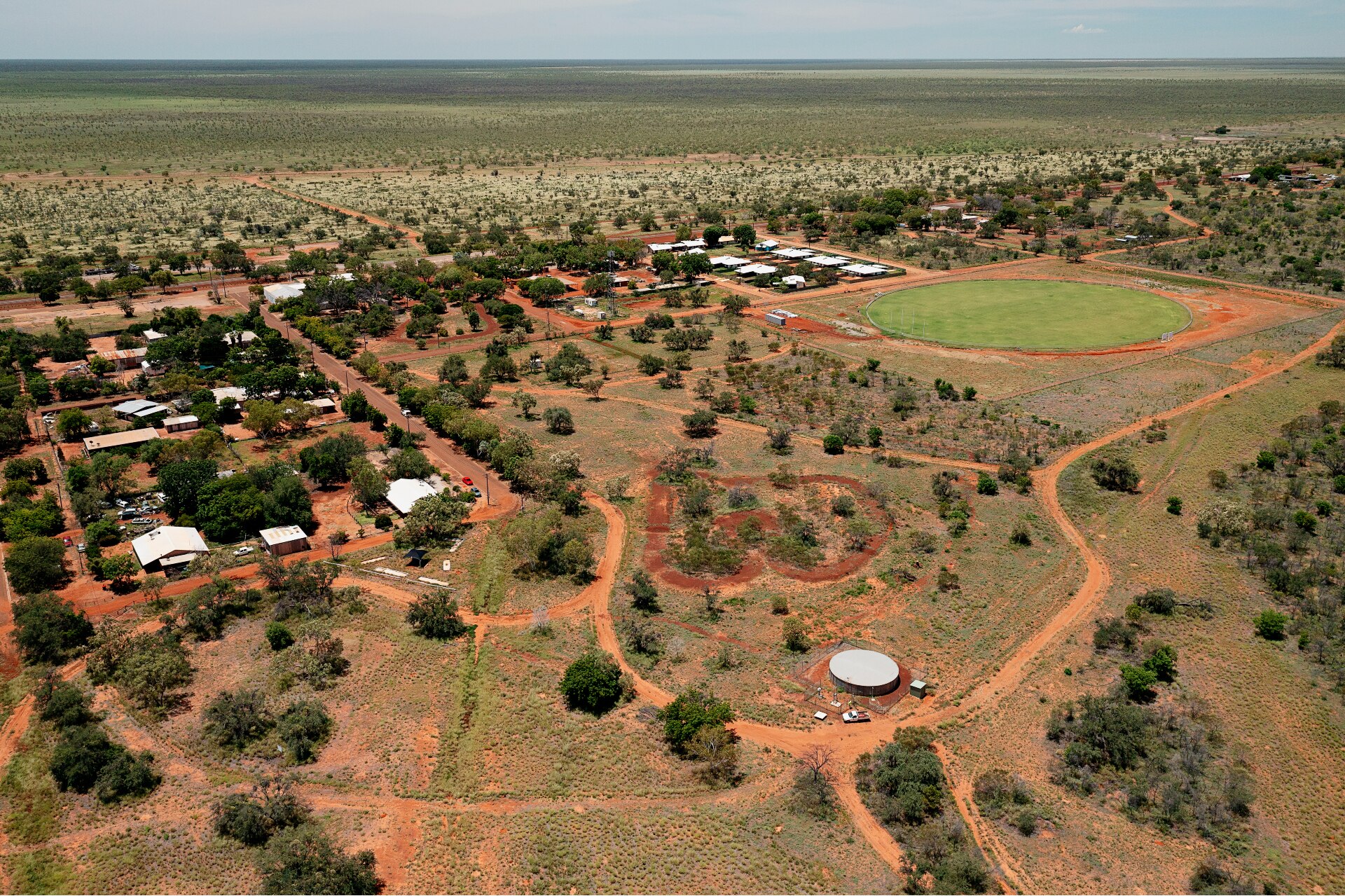 NT police search for prisoner after escape from Elliott watch house ...