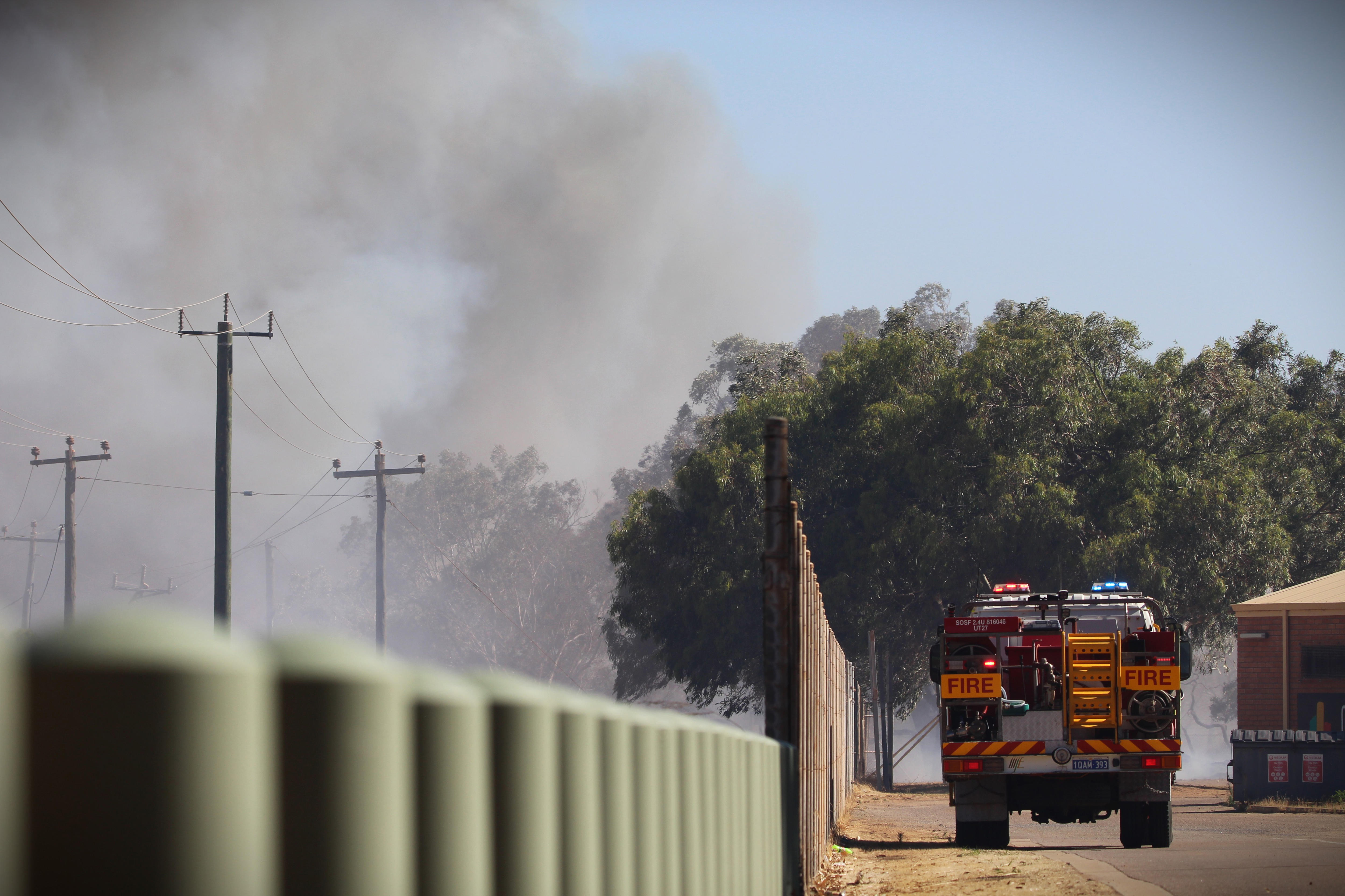 Geraldton bushfire destroys one home as up to 200 firefighters worked ...