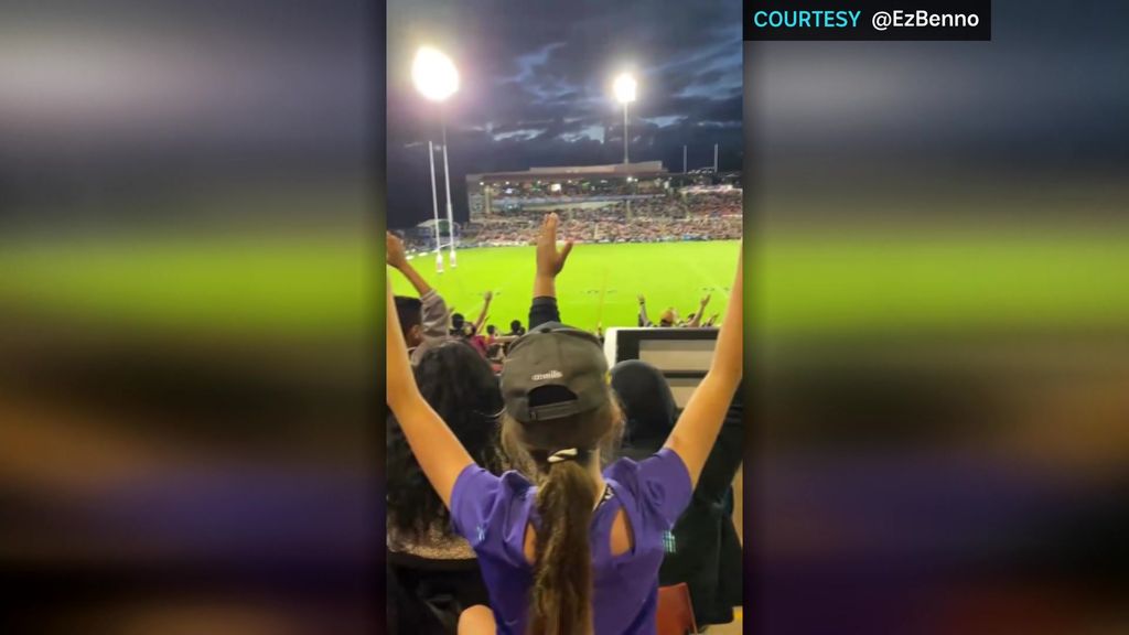 Panthers fans imitate Raiders' Viking clap - ABC News