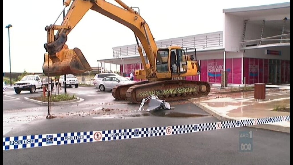 Excavator used in ATM theft - ABC News