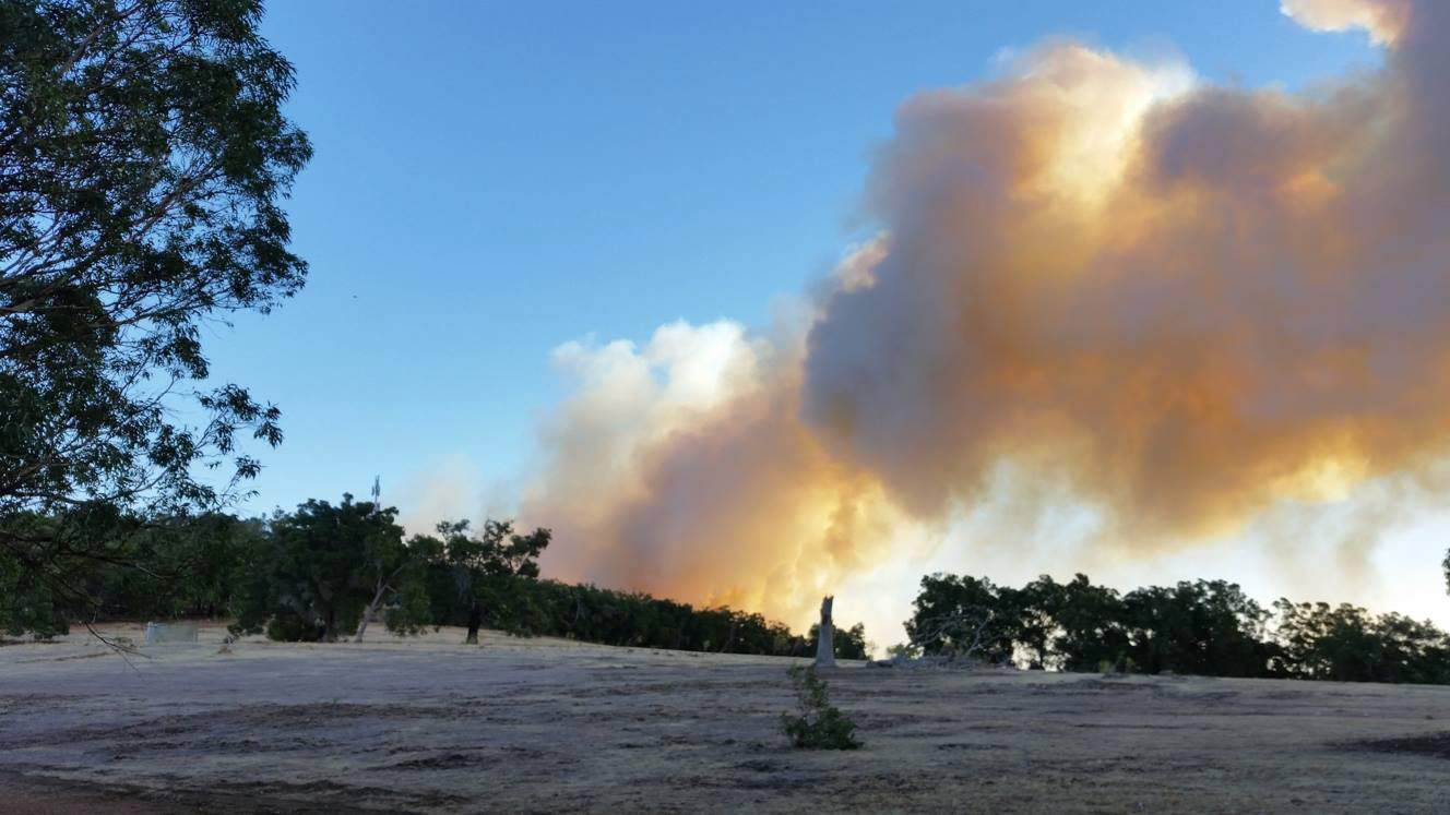 Perth bushfire: Lives and homes under threat from out-of-control ...
