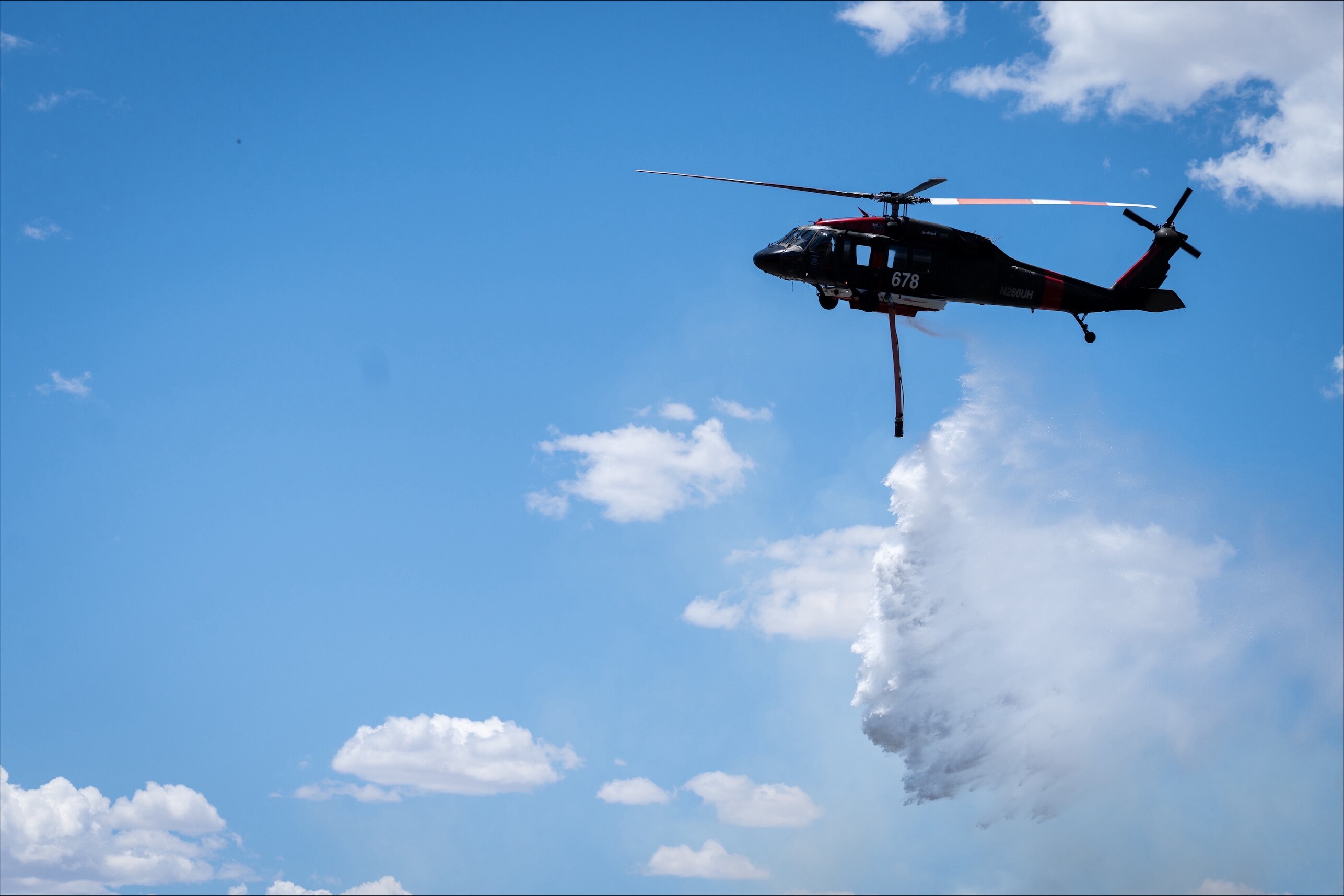 Water bombers fights a bushfire in Geraldton - ABC News