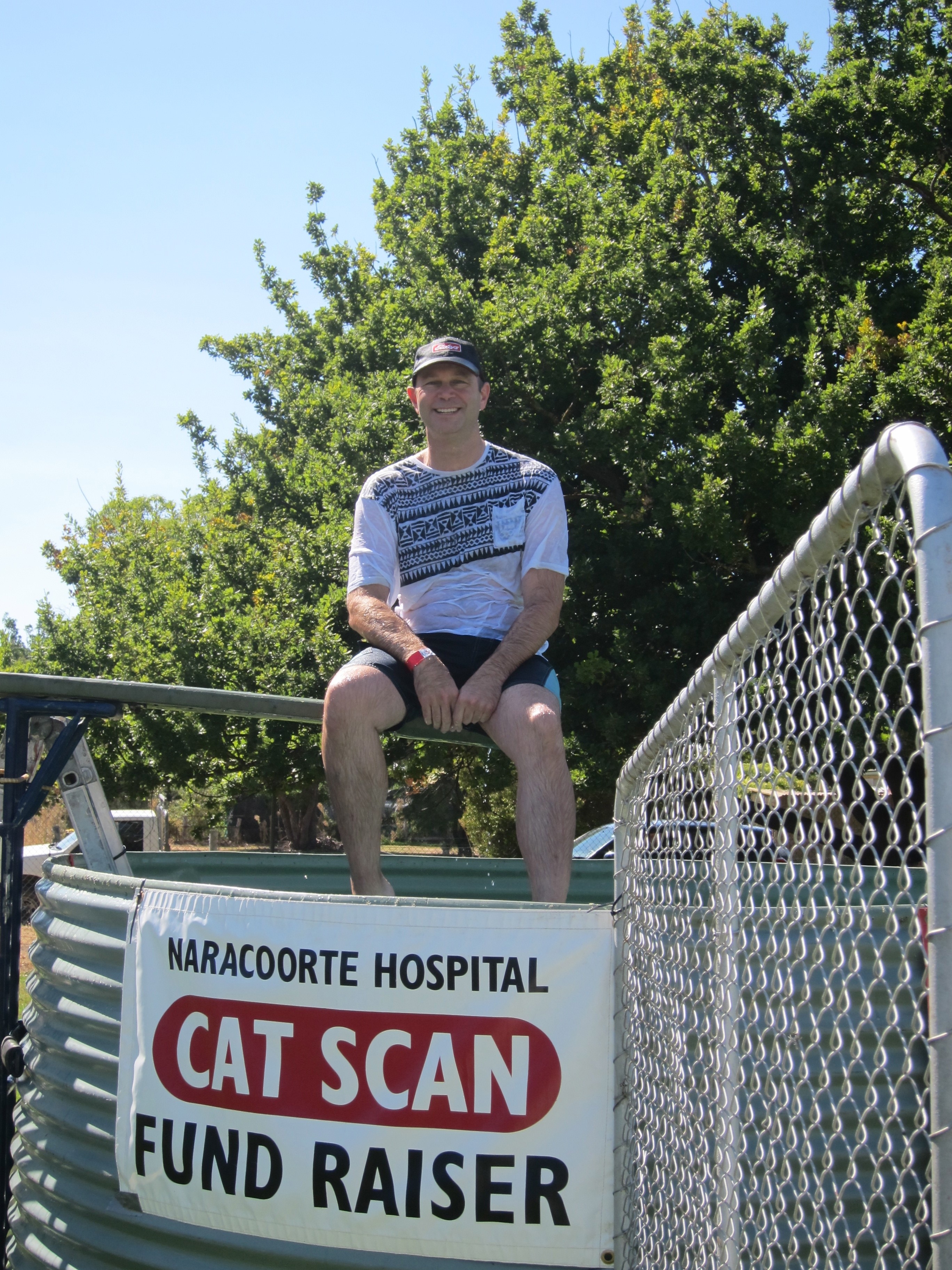 Country officers praised for 'heroic' act during deadly police shooting ...