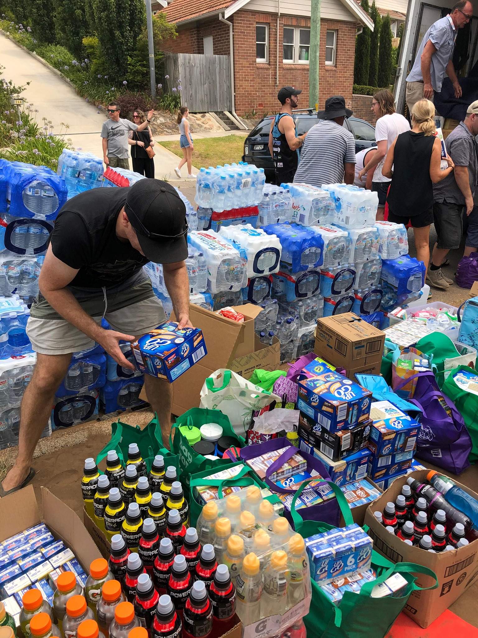Newcastle community fills five trucks with donations for RFS - ABC listen