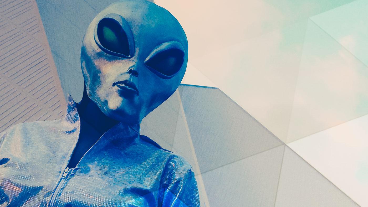 Alien Hunt - Behind The News