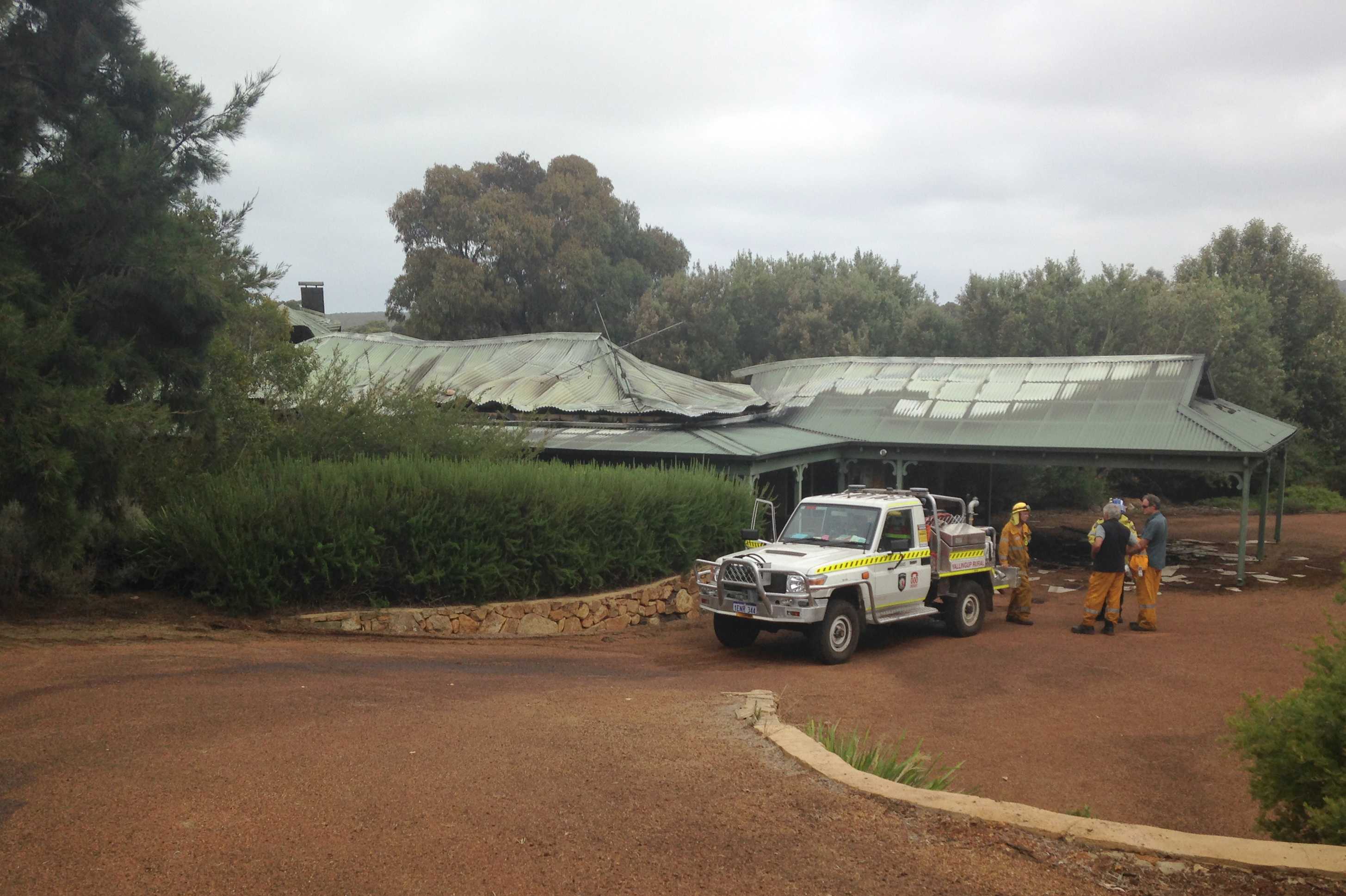 Home lost in Western Australian bushfire, blazes contained in Yallingup ...