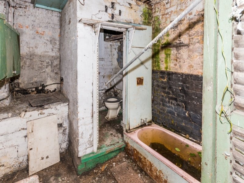 Sydney house where body lay for 8 years sells for more than $1m at ...