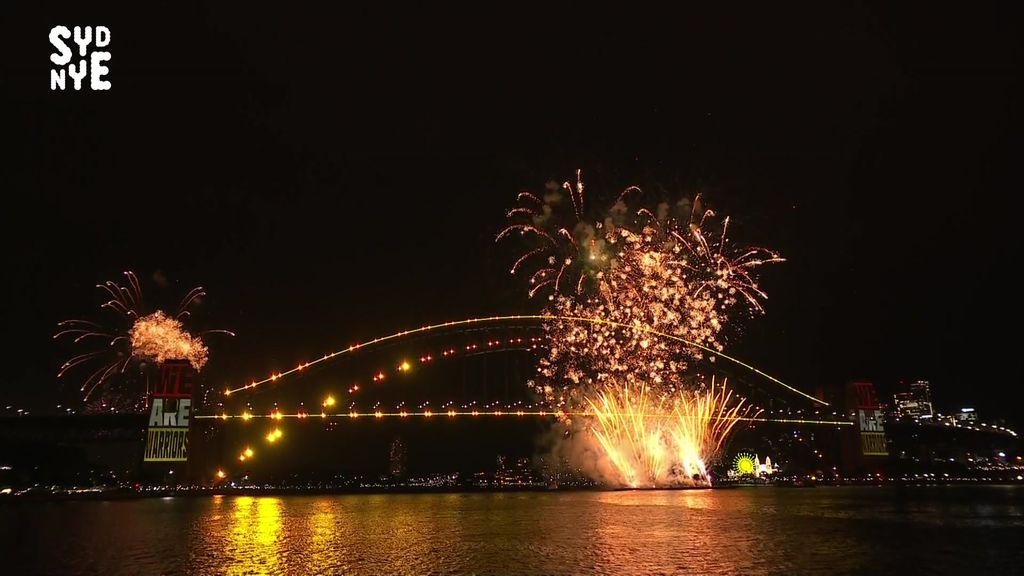 Watch Sydney's 9pm 'Calling Country' New Year's Eve fireworks. - ABC News