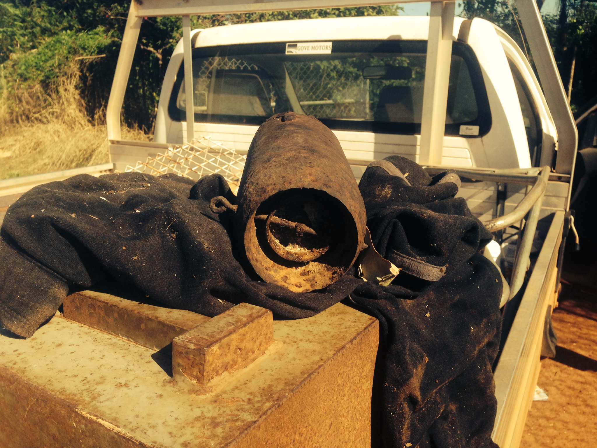 NT man loads WWII bomb on ute for 'show and tell' before authorities ...