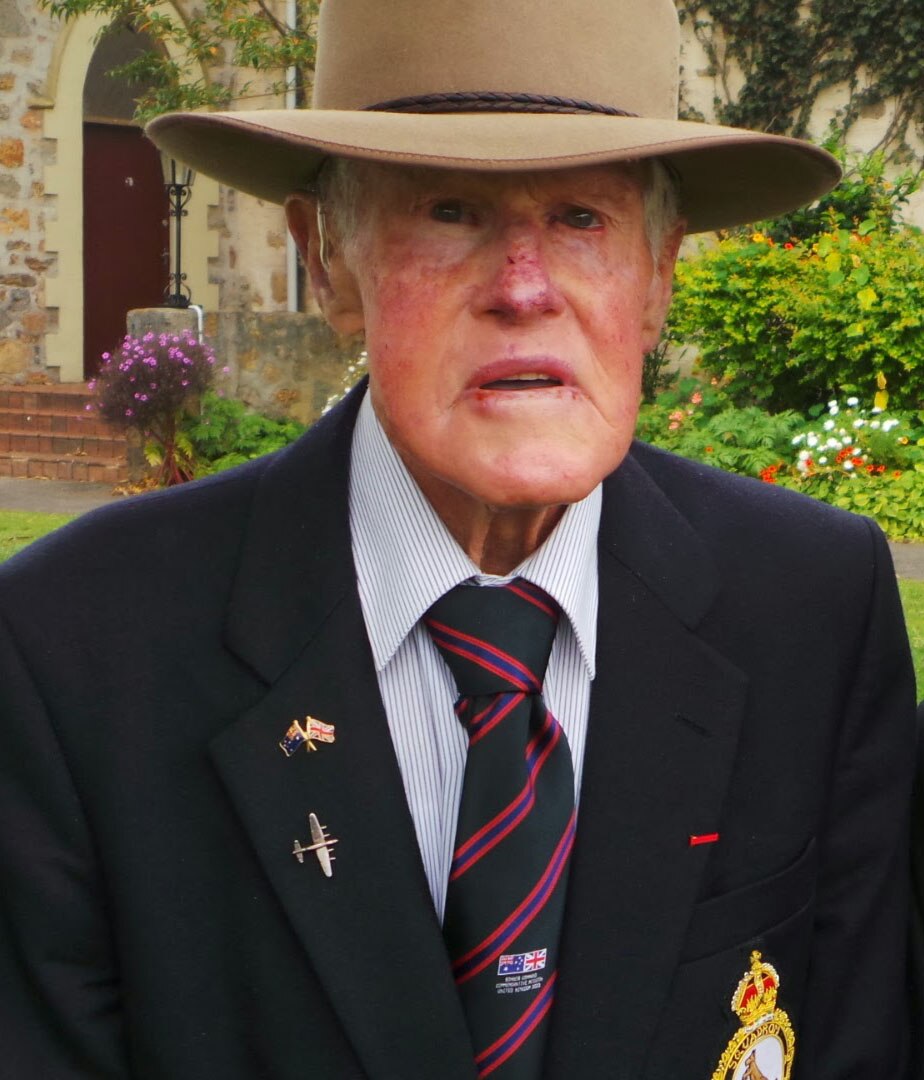 Eric Maxton, WWII bomber pilot awarded French Legion of Honour, dies ...