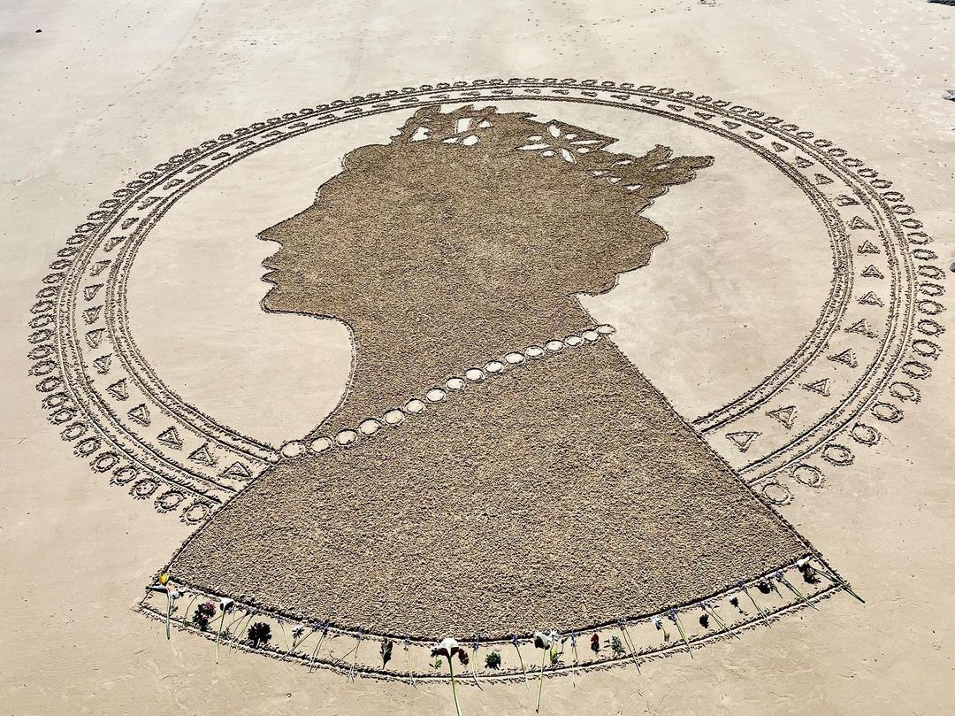 Queen Elizabeth II sand engraving created at Adelaide's Brighton beach ...