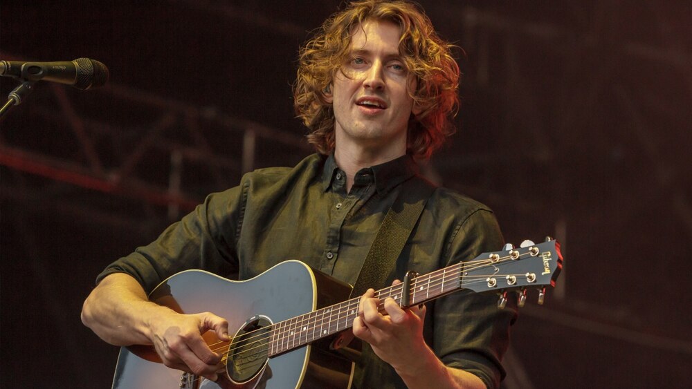 What went down at Dean Lewis' sing-along filled Splendour set - triple j