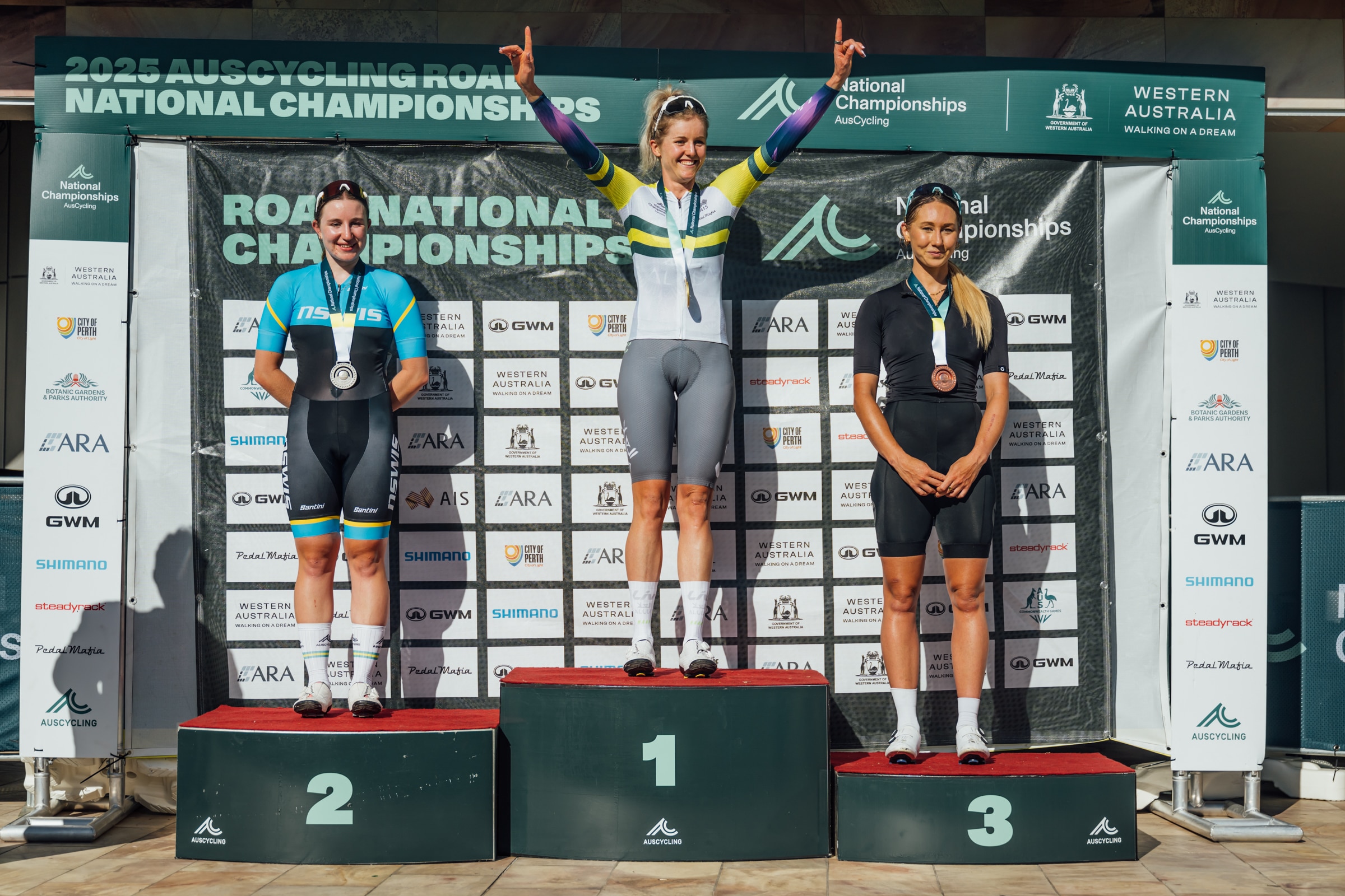 Sam Welsford and Amber Pate win criteriums at cycling nationals - ABC News