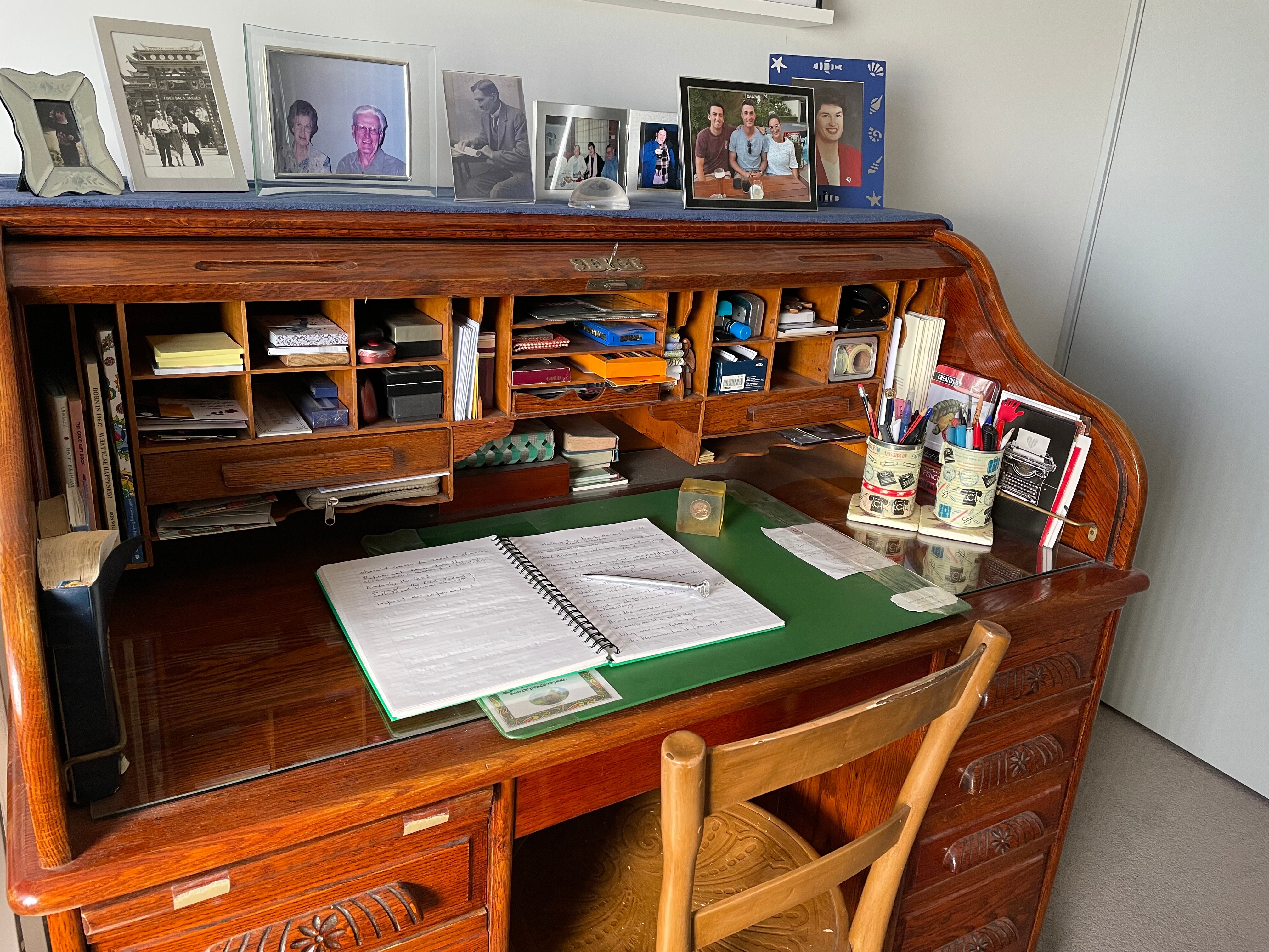 Life in 500 Words: Tracey's desk - ABC listen
