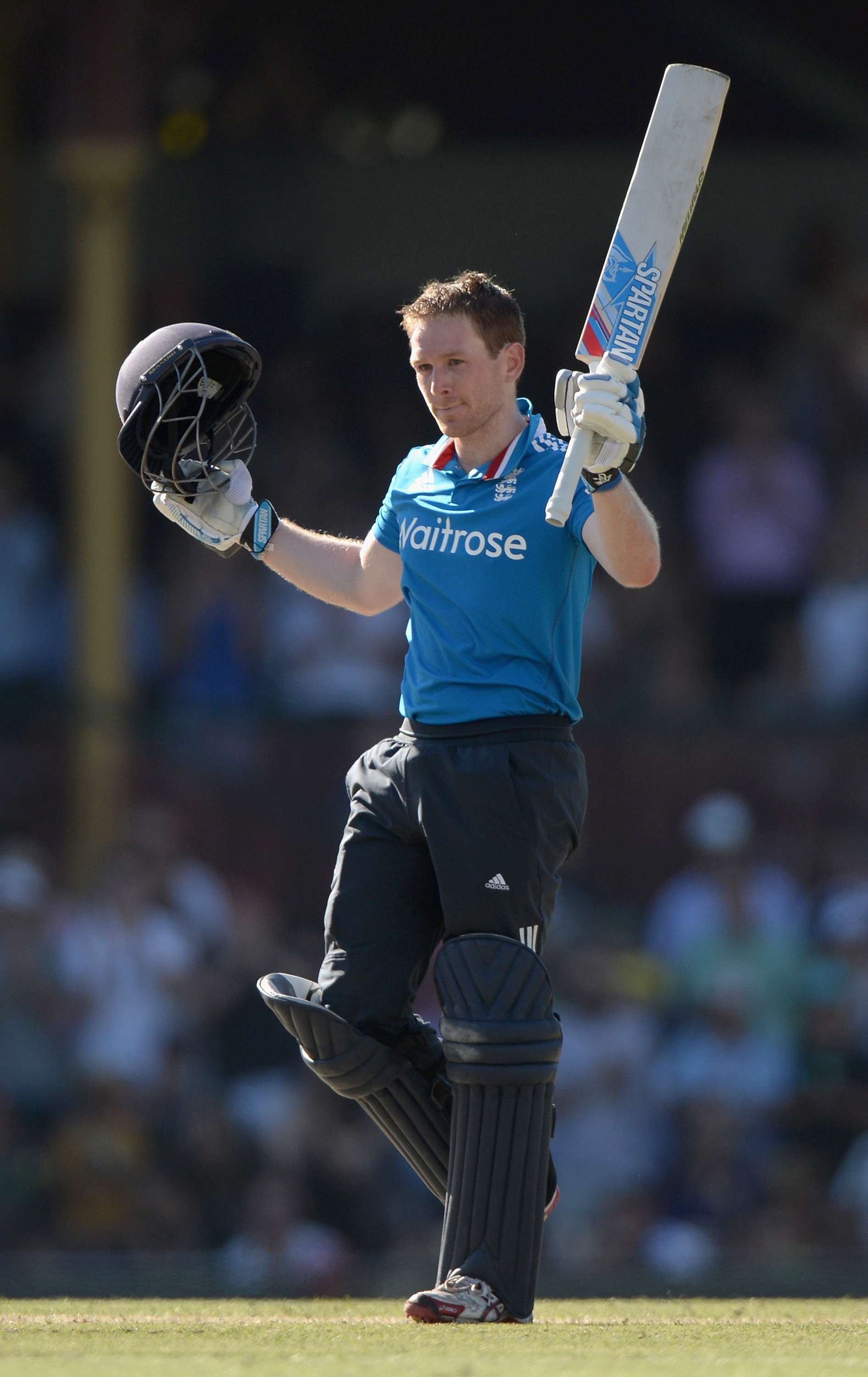 David Warner leads Australia to three-wicket win over England in Tri ...