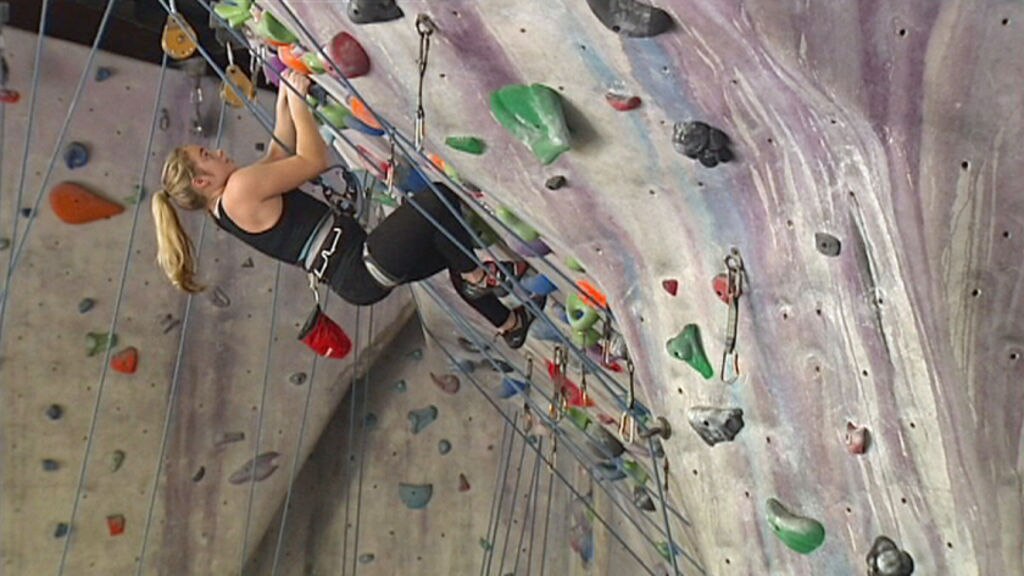 Teenager Alyssa Azar training to become youngest woman to conquer Mount ...