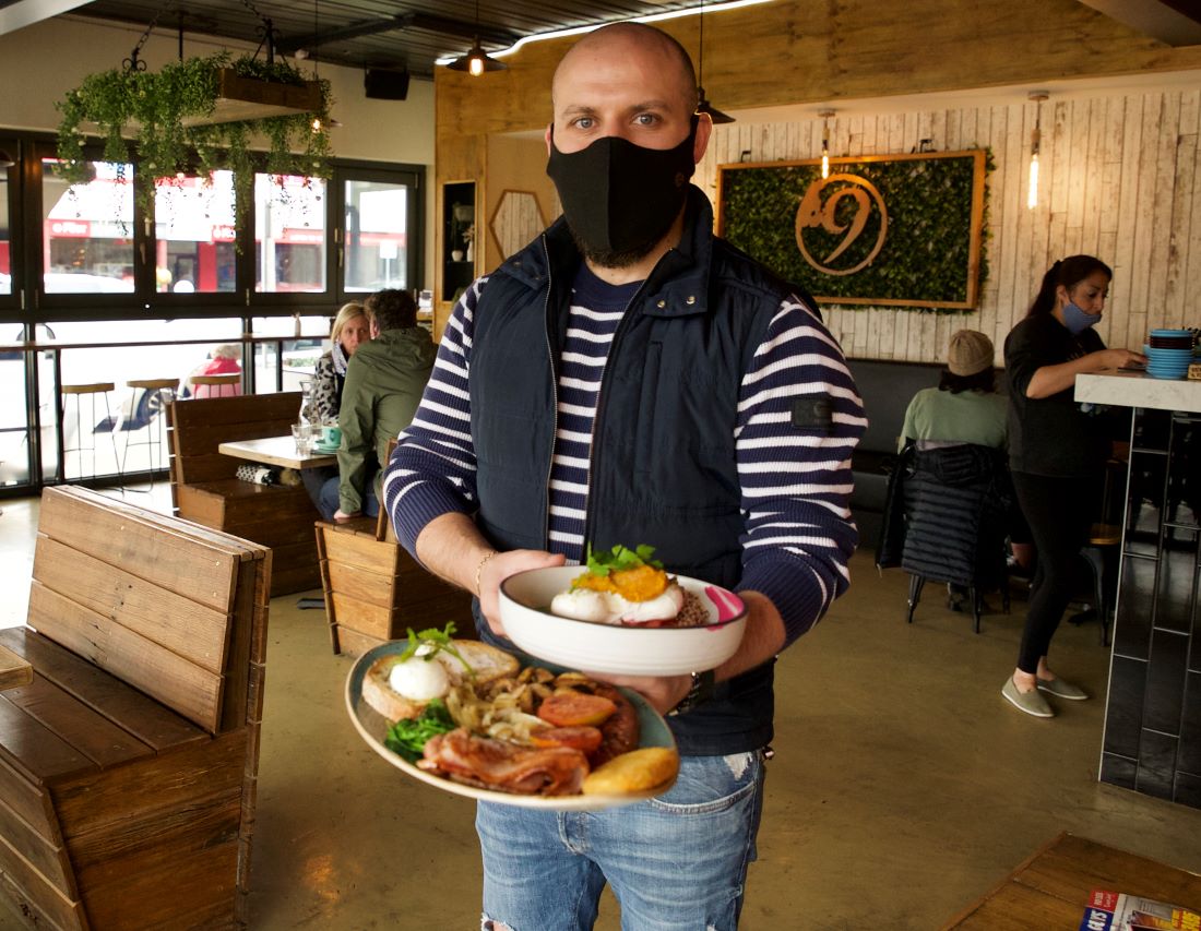 Geelong celebrates 'freedom day' with easing of coronavirus ...