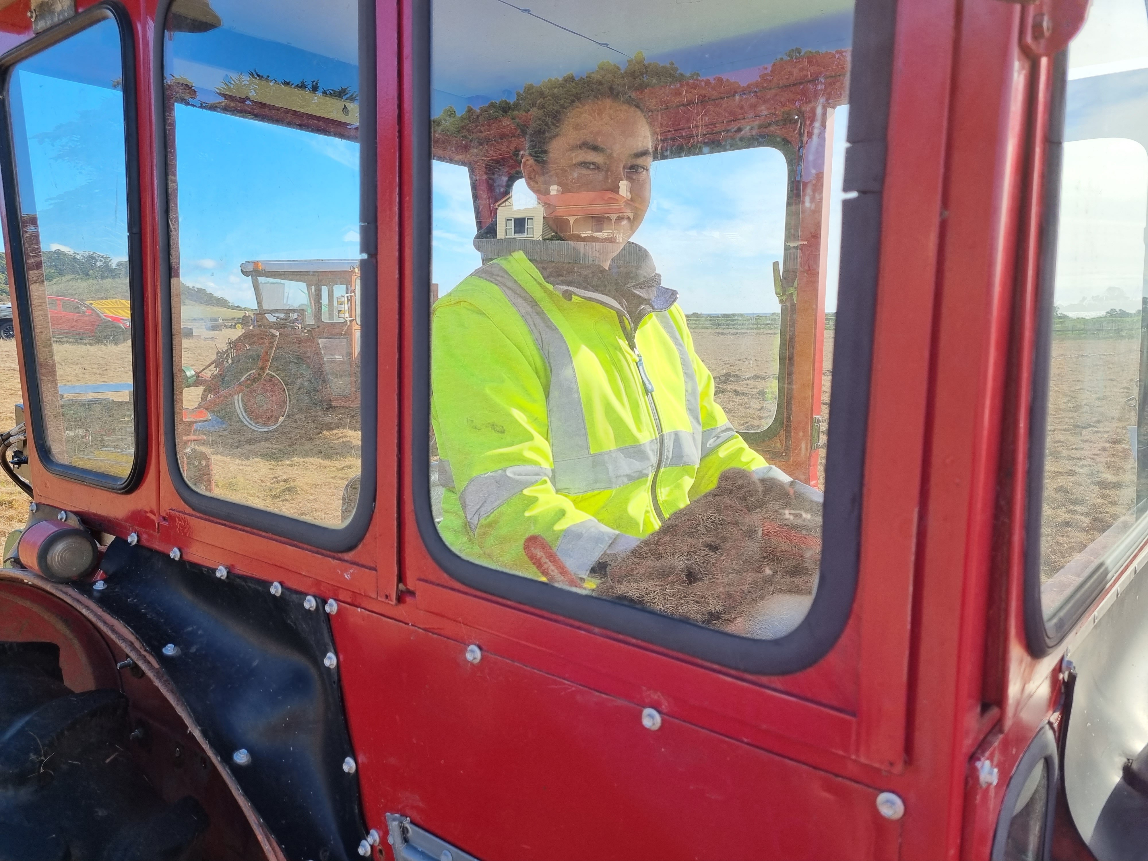Father and daughter face off in 2023 Tasmanian Ploughing Competition ...